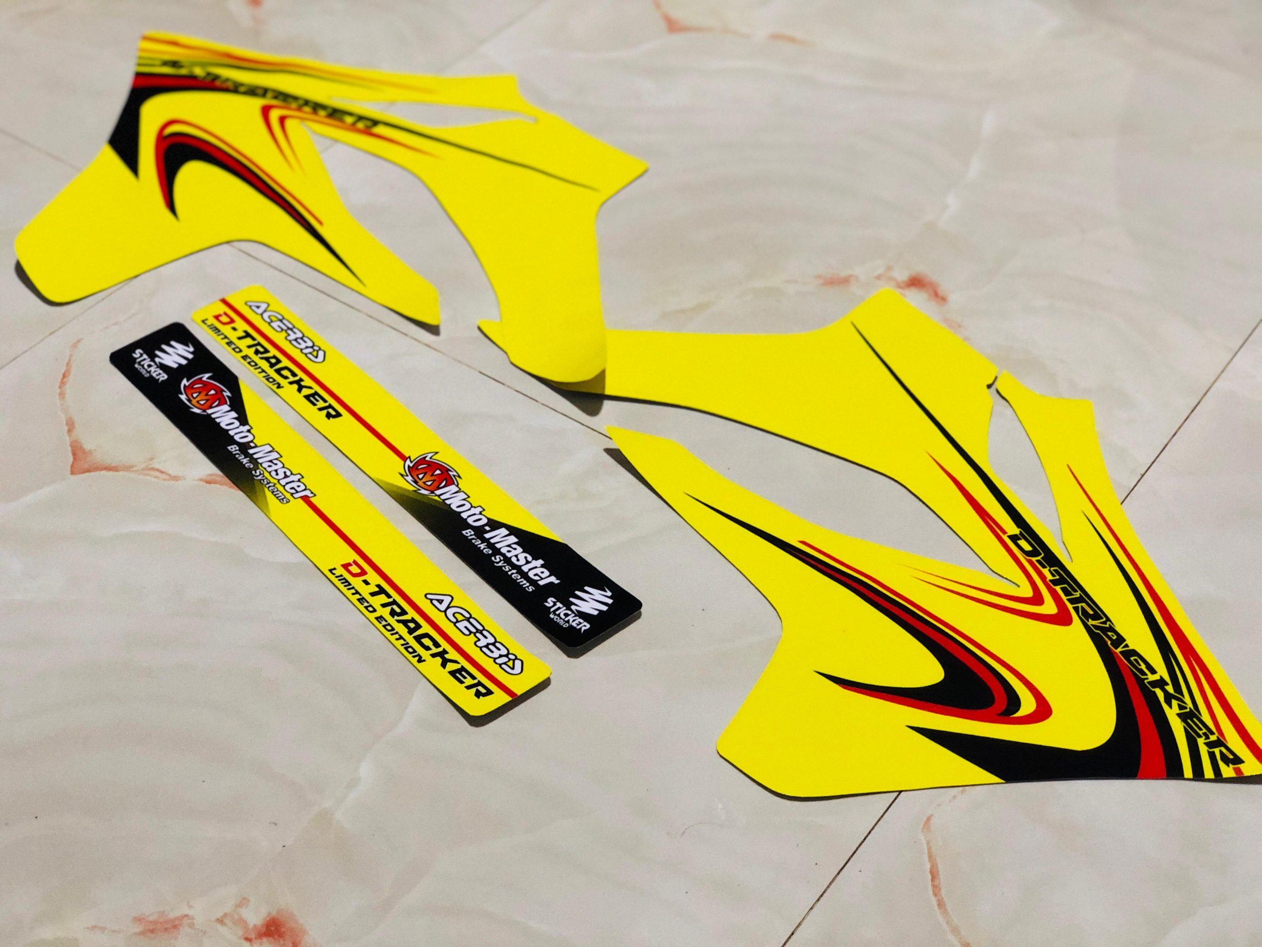 D Tracker Graphic Kit - Sticker World